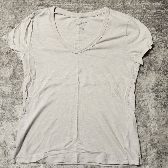 Universal Thread | Tops | Universal Thread Light Beige Small T Shirt ...